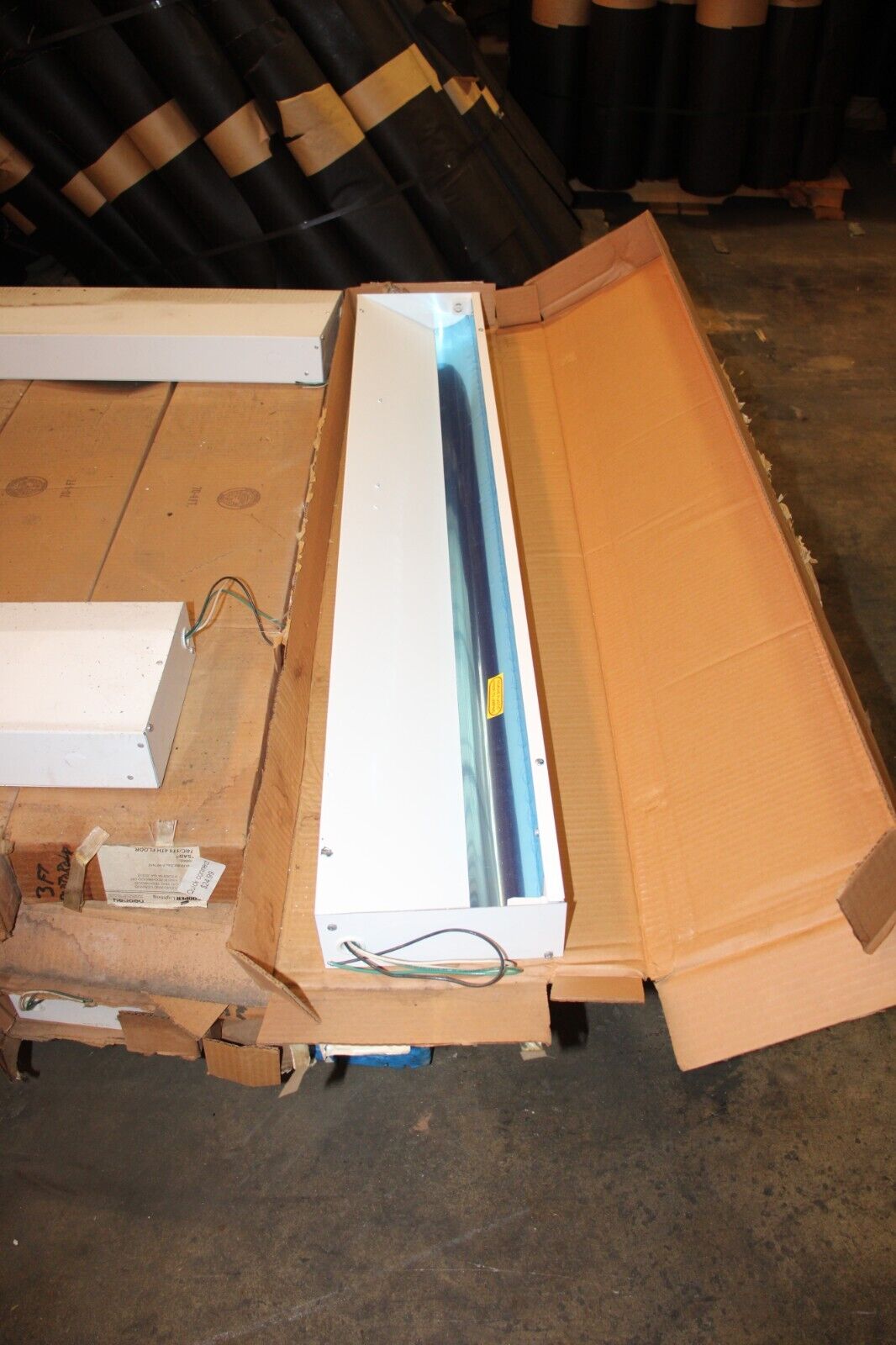 COOPER NEO-RAY 74iC PERIMETER WALL WASH LINKABLE FLORESCENT CEILING LI